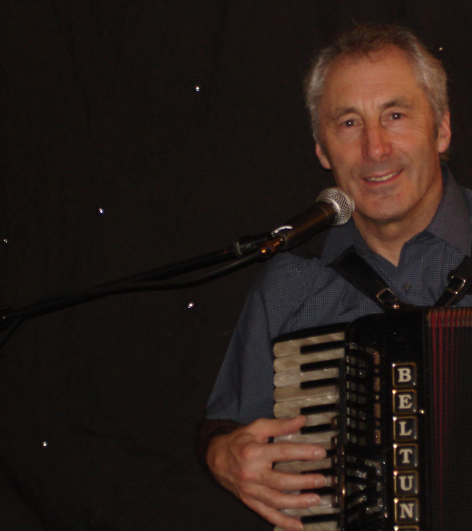 Chris Stepien Music – Scottish Accordion Music & Tuition